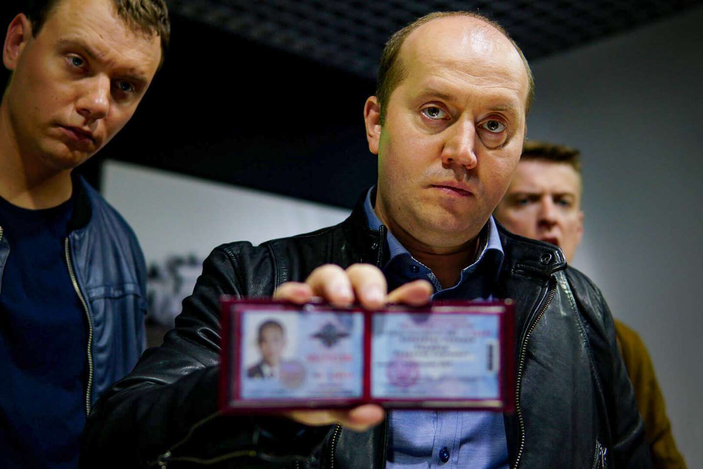 Современные русские комедийные сериалы (ТНТ, Premier, СТС).